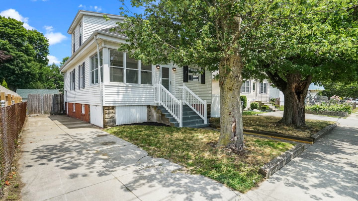 Modern Bungalow In Edgewood - Cranston, RI