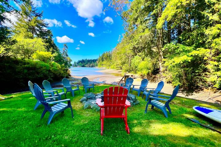 Bayfront Pnw Lodge: Dock, Pickleball & Guest House - Silverdale, WA