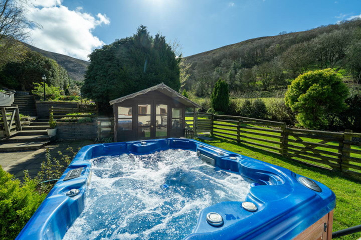 Dog-friendly 5-bedroom Retreat With Hot Tub - Shrewsbury