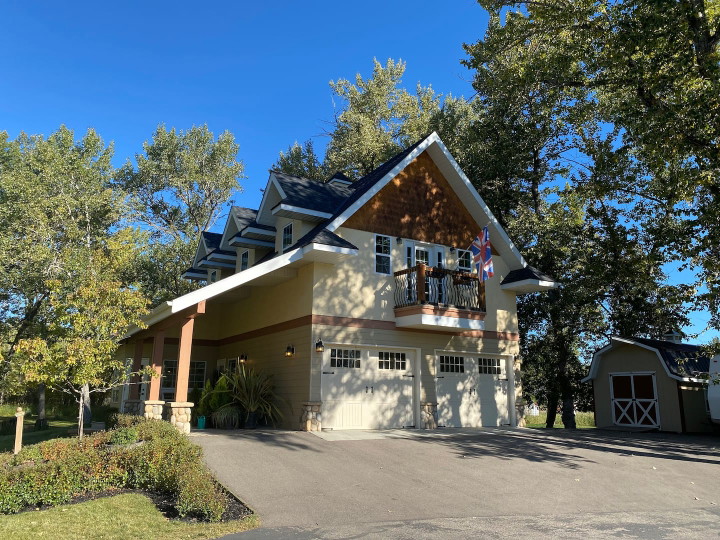 Fairn Meade Rustic Country Home - Okotoks