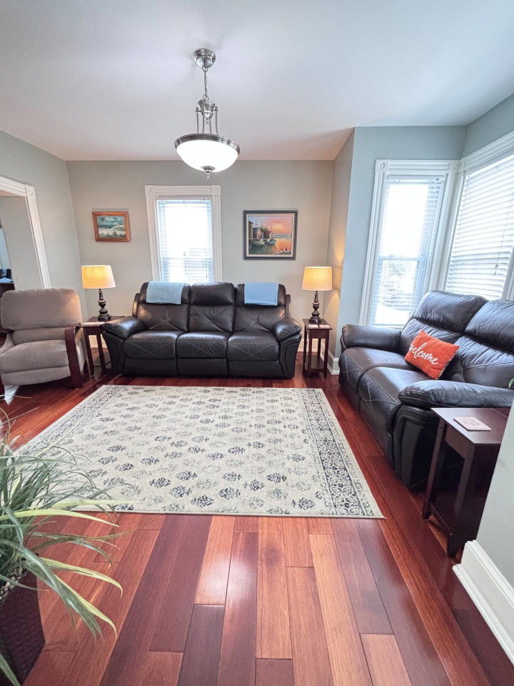 Lovely 4 Bedroom, 2 Bathroom Condo.  Walking Distance To All That Is Portsmouth. - Portsmouth, NH