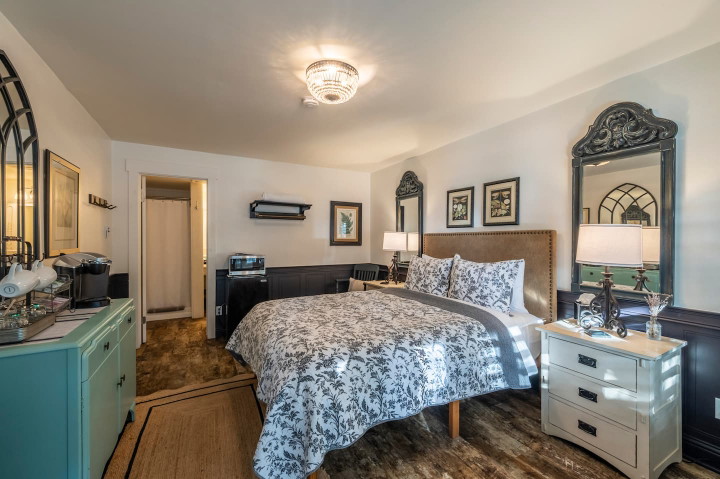 Cozy Studio W/ Garden View In Bandon (Room 6) - Bandon, OR