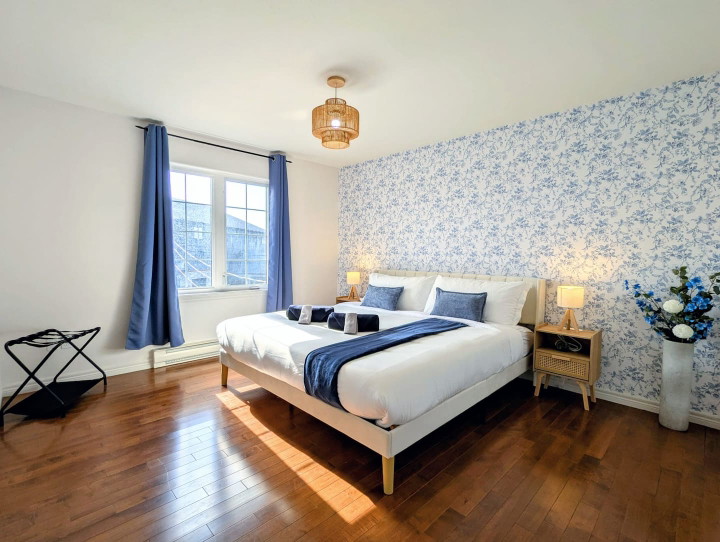 The London Fog | King Bed | Yqm & Champlain Mall - Moncton
