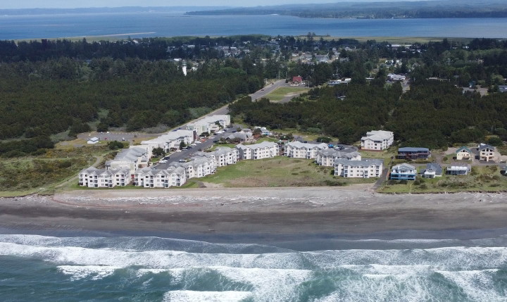 Partial Ocean View ~ Saltwater Pool ~ Ev Charger! - Westport, WA