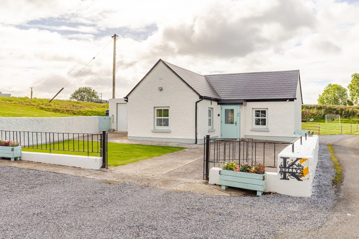 Peaceful Country Cottage - Near Hollygrove Lake - Roscommon