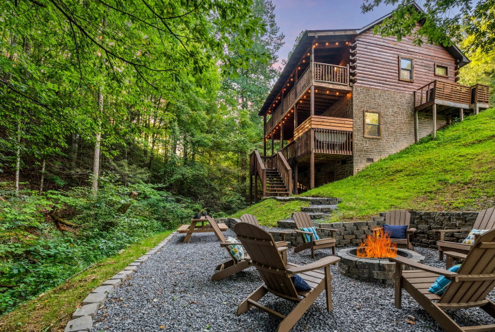 Serene Forest Retreat With Hot Tub & Firepit - Pigeon Forge