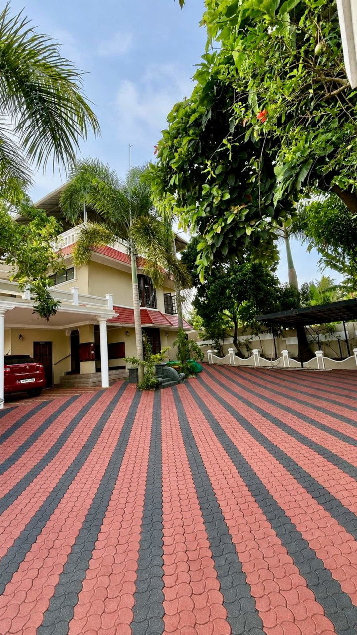 Entire House - 4bhk, Private Terrace, 4+ Parking - Thiruvananthapuram
