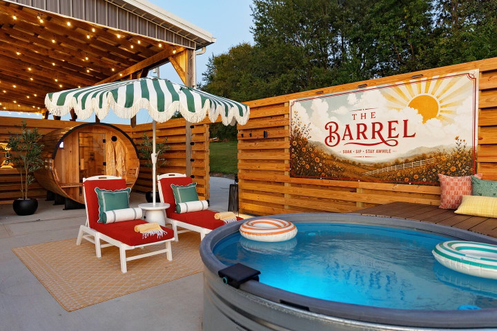 The Barrel | Hot Tub, Sauna & Cowboy Pool - Georgetown, KY