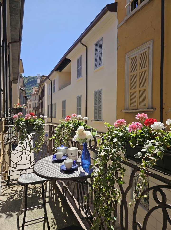 Eye Lake Como (Historic Center) - Como