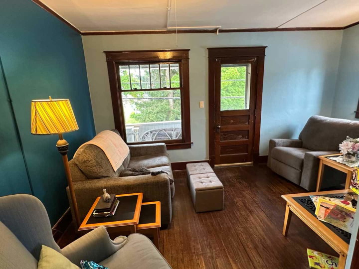 Two-bedroom Apartment Above A Bookstore - Adirondacks