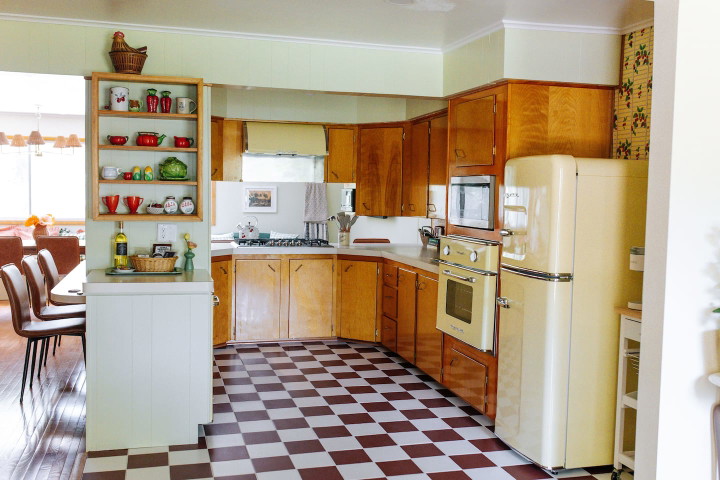 Historic Home On 4 Acres - Hot Tub, Pool, Tiki Bar - Des Moines, IA