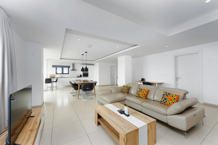 Peaceful 3br Ocean-view Retreat In Osu - Accra