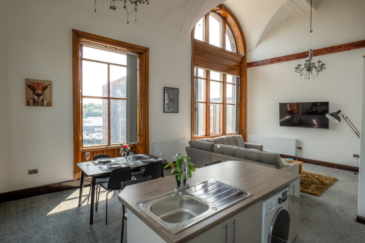 Two-story Suite In Rochdale / Free Parking / 2 Br - Rochdale
