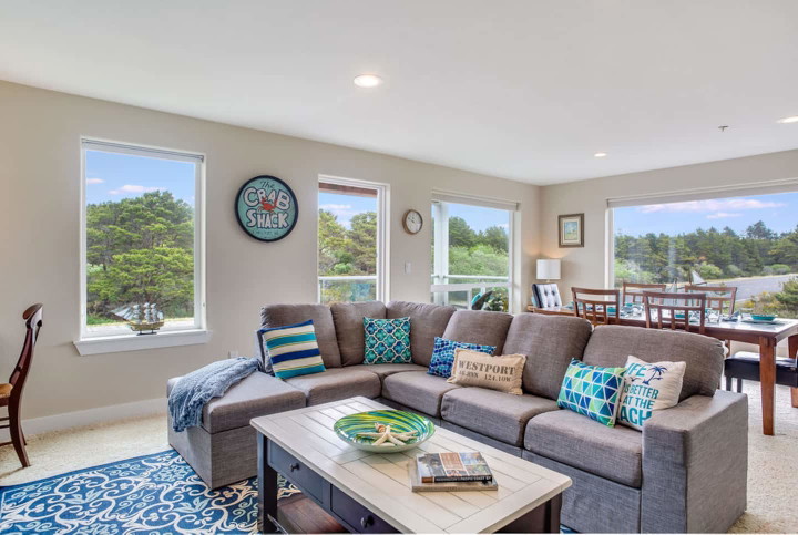 Spacious End Unit ~ Saltwater Pool ~ Beach Access! - State of Washington