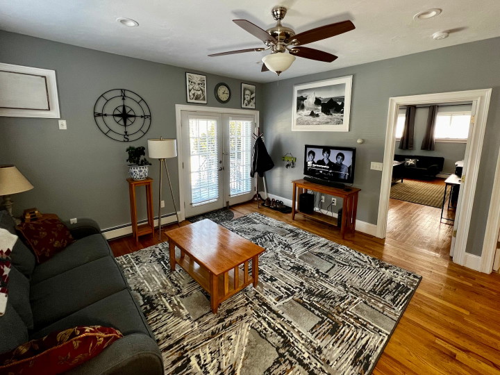 Lovely 1-bedroom Rental Unit With Private Deck. - Rhode Island