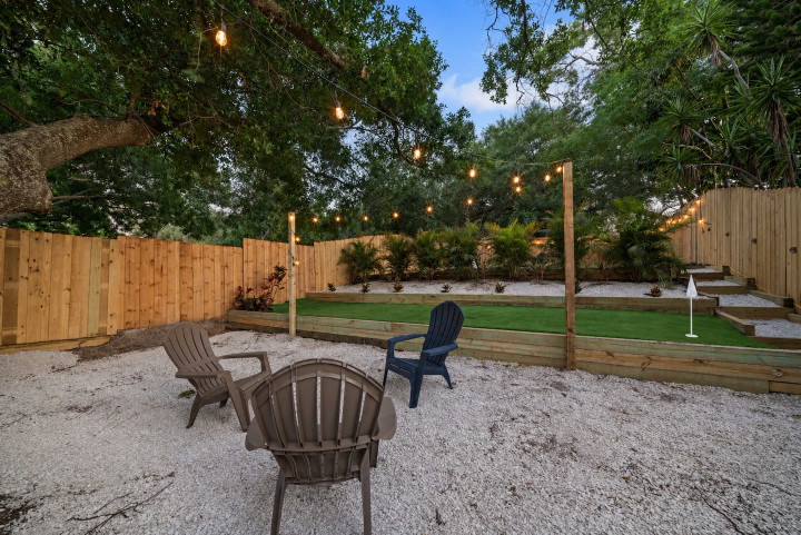 Checkmate Cottage | Fire Pit + Putting Green - Palm Harbor