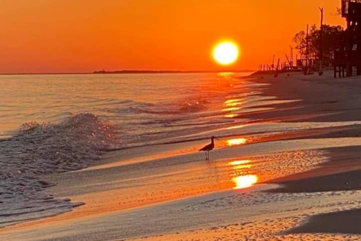 Happy Joy- Pool-sleeps 6- 2 Min Walk To Beach- Family Friendly And No Steps! - Florida