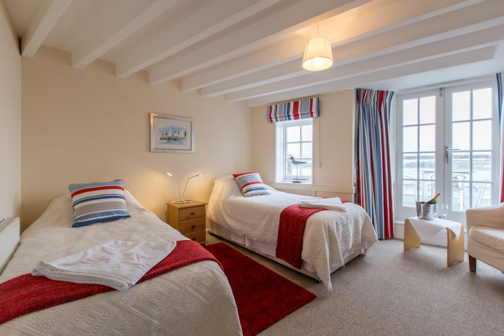 Twin Room At Itchenor Sailing Club - Bosham