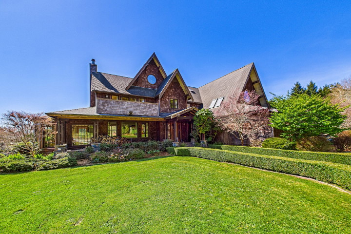 Secluded Redwood Manor Perfect For Family Getaways - Humboldt County, CA