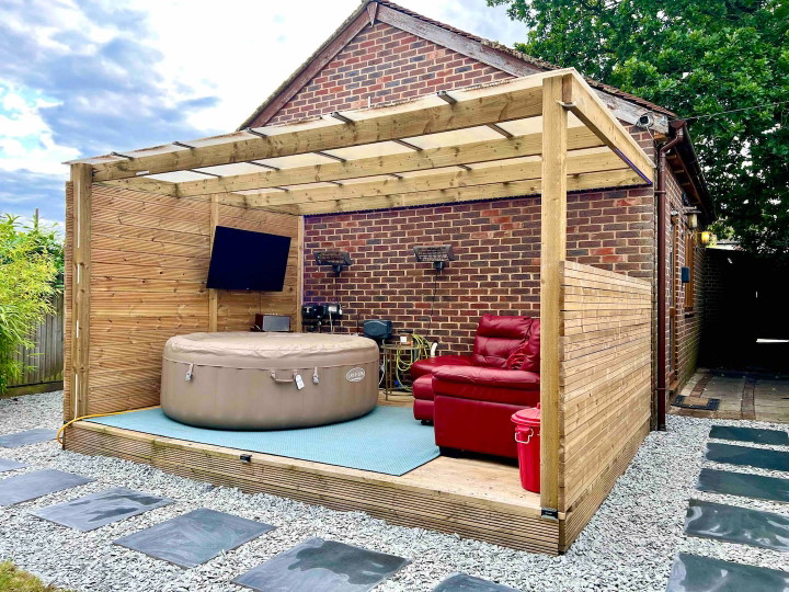 1 Bedroom Home With Hot Tub And Private Garden - 