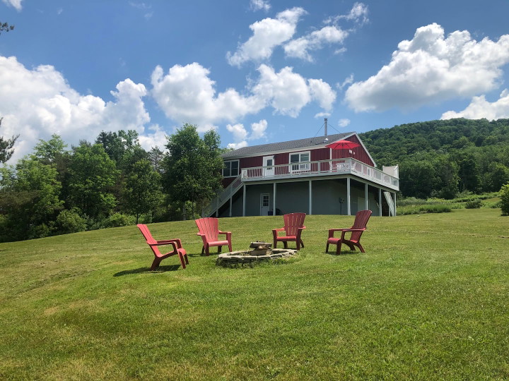 Ithaca Carriage House: Scenic Views & Fire Pit - Ithaca, NY