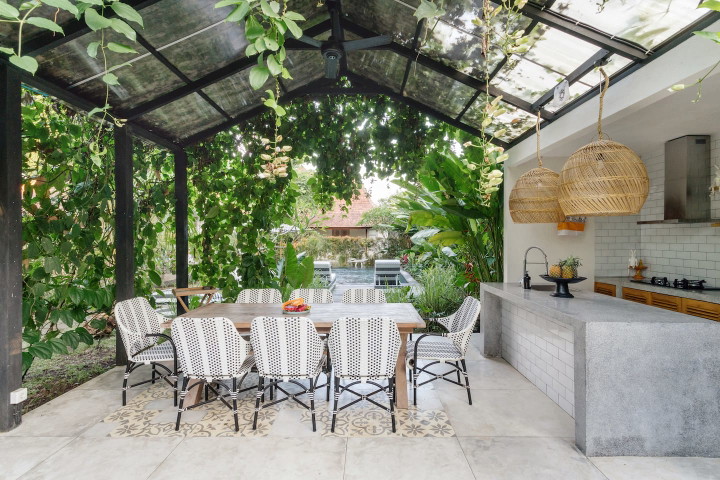 Immerse Yourself In A Stylish & Unique Ubud Bungalow - Ubud