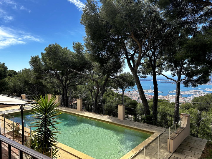 Faron - Belle Villa Avec Piscine, Superbe Vue Mer - Cote d'Azur