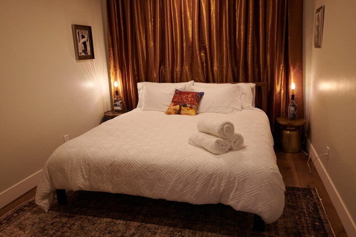 The Beach Sanctuary (King Bed) - Redondo Beach, CA