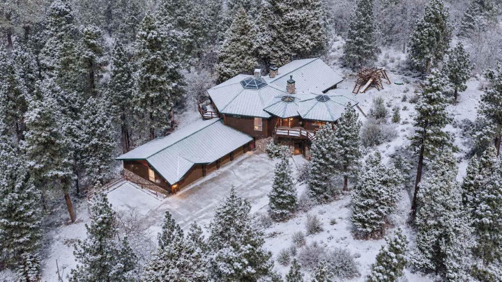 Mountain Ranch On 40 Acres · Lake View · Sleeps 20 - Big Bear Lake, CA
