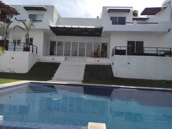 Large And Luxurious House At The Foot Of Lake Teques - Tequesquitengo