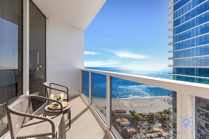 Unique View Apt + Pool + Gym - Sunny Isles Beach, FL