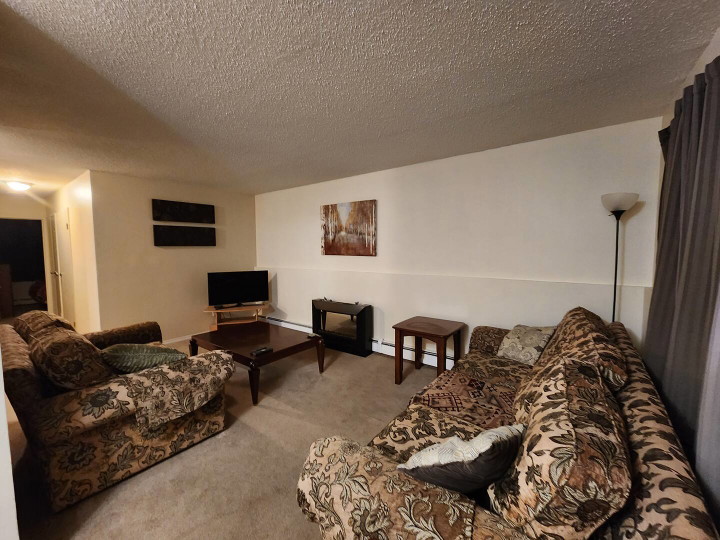 Spacious 2 Bedroom Unit With Extra Den - Lloydminster
