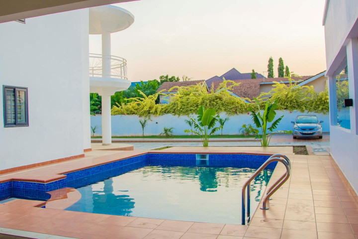 Luxueux Séjour De 8&nbsp;Chambres Avec Piscine à East-legon - Ghana