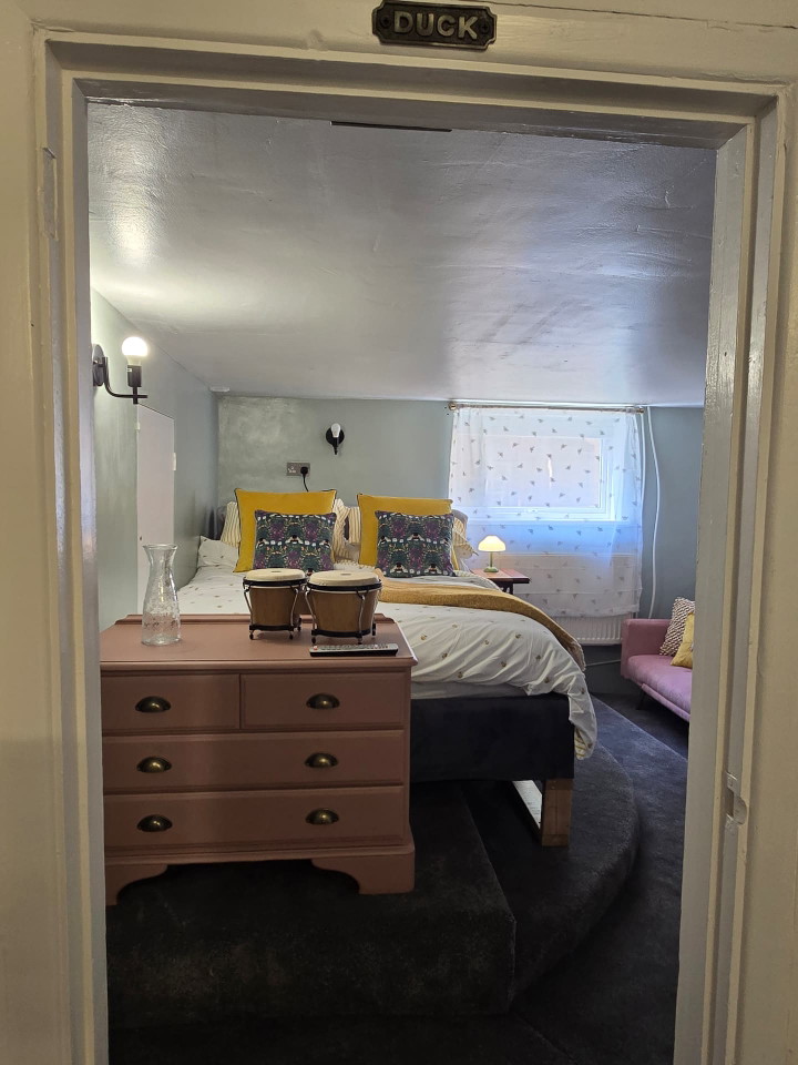 "The Little Side Annexe" - Woking