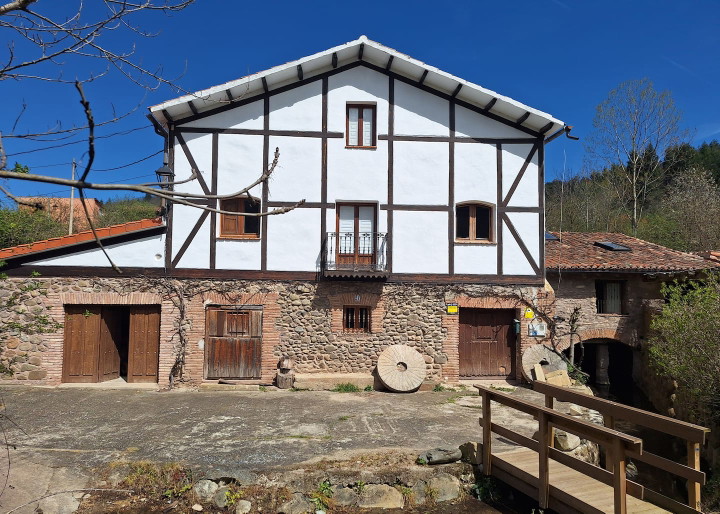 El Molino De Calixto. Boutique Suits - Ezcaray