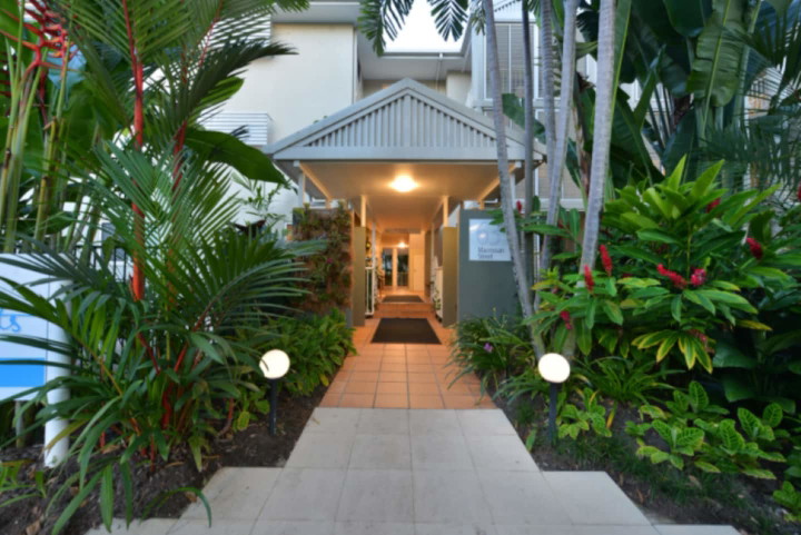 Top Spot On Macrossan, Port Douglas 100m To Beach - Port Douglas