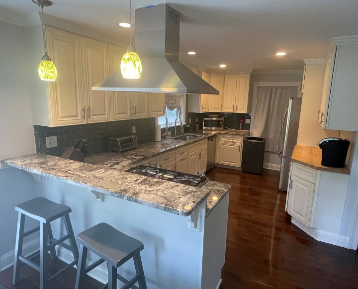 Cheerful 4 Bedroom Home With All The Updates. - Newtown, CT