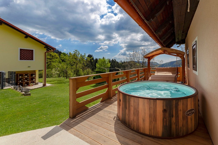 Sunflower House With Jacuzzi And Sauna | 3 Bedroom - Slovenia