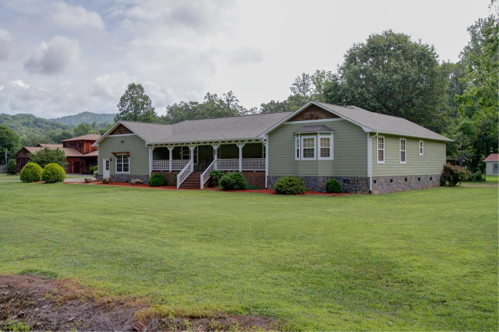 Deep Creek, Lg Yard, Porch Deck, Covered Parking, Mile From Everything - Bryson City, NC