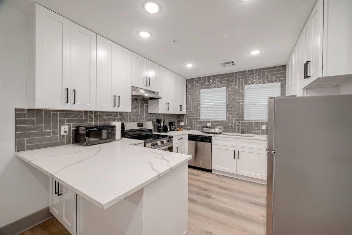 2 Bedroom /2 Bath Cozy Med Cntr Apartment. 3 Beds! -