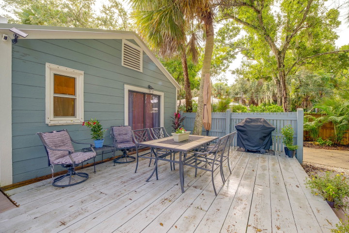 Shop, Dine, Walk Dtwn! Snowbird Stay In Vero Beach - Vero Beach, FL