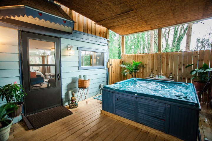 Stylish Hot Tub + Sauna Studio | 8 Min To Downtown - Asheville, NC
