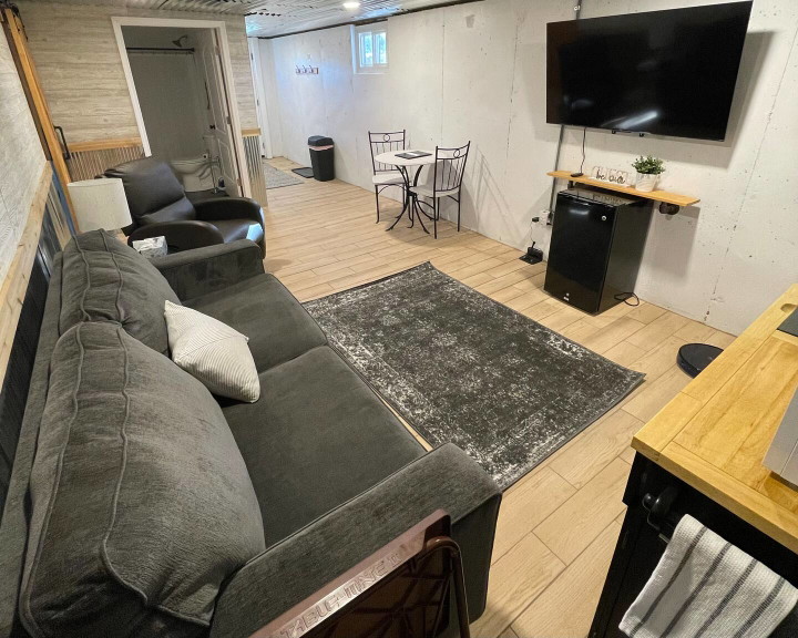 The Saloon - Private Entrance/space! - Kansas City, MO