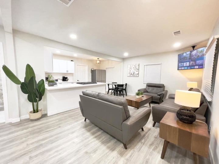 Nouveau 3 Chambres, Parking Fermé, 8 Couchages, à Pied De Blvd - Lancaster, CA