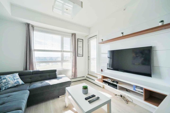 Playstation 4 | Luxury Top Floor - Alberta
