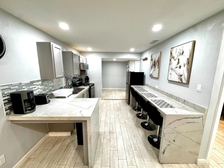 Big Parking|2 Bedrooms|2full Beds|2twins|2 Baths| - Laredo, TX