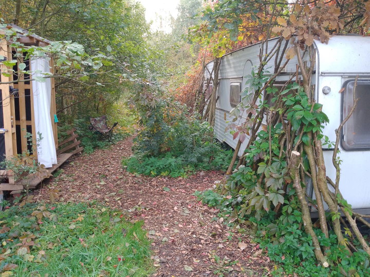 Grosser 70er Wohnwagen In Der Natur Unweit Mulde - Bad Lausick