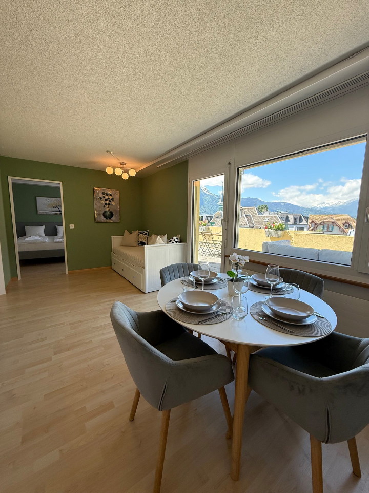 Cozy Swiss Apartment - City & Mountain View - Interlaken