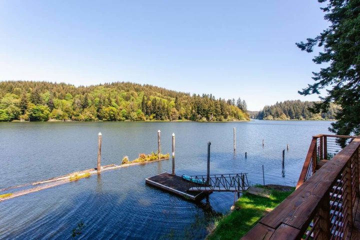 Secluded Lakefront Mini-cabin W/ Paddleboards - Oregon