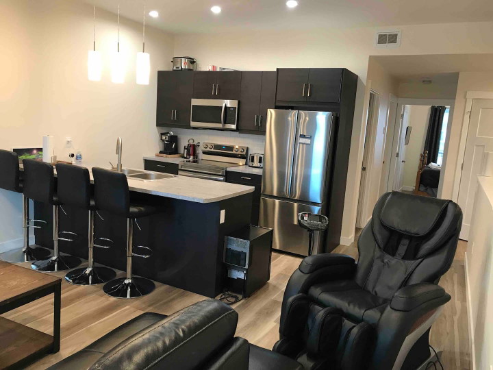 5 Star Luxury, Sauna, Massage Chair, Breakfast ! - Whitehorse